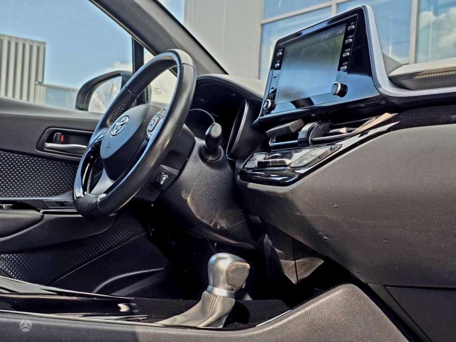 Pelēks Toyota C-HR 2021 Šauļi, ar dzinēja tilpumu 1.80 L un nobraukumu 155 tūkst. km par 17450 €, foto 20 vietnē AUTOMOTO.COM.LV