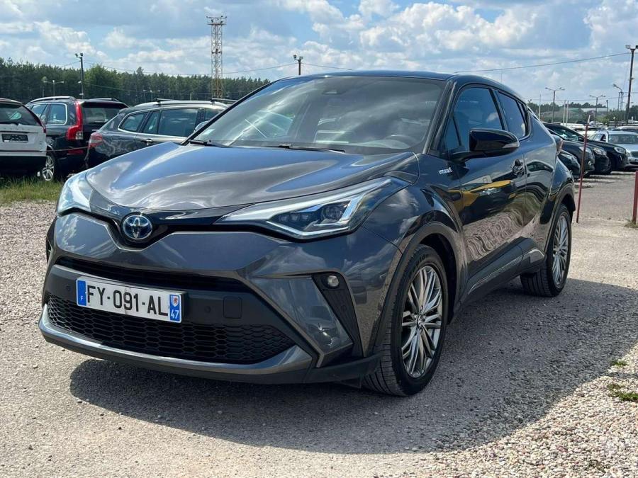 Grey Toyota C-HR 2021 in Vilnius, with an engine capacity of 2.00 L and mileage of 90 thousand km for 23980 €, photo 1 on AUTOMOTO.COM.LV