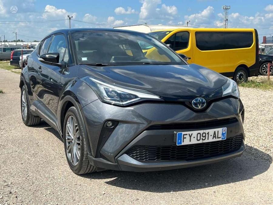 Grey Toyota C-HR 2021 in Vilnius, with an engine capacity of 2.00 L and mileage of 90 thousand km for 23980 €, photo 4 on AUTOMOTO.COM.LV