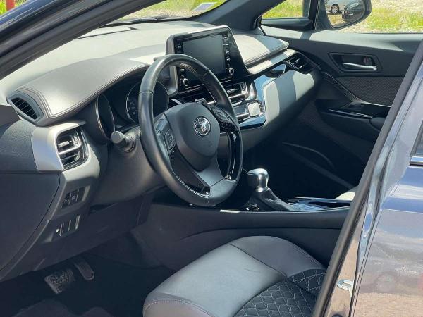 Grey Toyota C-HR 2021 in Vilnius, with an engine capacity of 2.00 L and mileage of 90 thousand km for 23980 €, photo 9 on AUTOMOTO.COM.LV