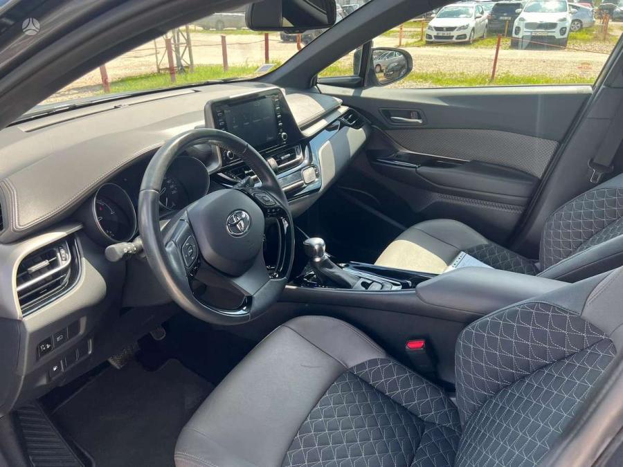 Grey Toyota C-HR 2021 in Vilnius, with an engine capacity of 2.00 L and mileage of 90 thousand km for 23980 €, photo 11 on AUTOMOTO.COM.LV