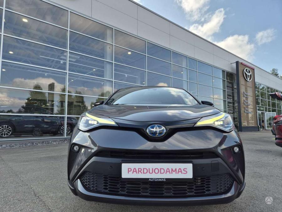 Grey Toyota C-HR 2021 in Panevezys, with an engine capacity of 1.99 L and mileage of 103 thousand km for 19990 €, photo 3 on AUTOMOTO.COM.LV