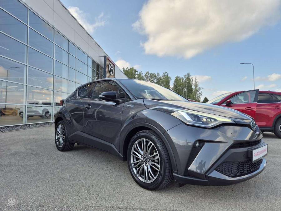 Grey Toyota C-HR 2021 in Panevezys, with an engine capacity of 1.99 L and mileage of 103 thousand km for 19990 €, photo 4 on AUTOMOTO.COM.LV