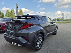 Grey Toyota C-HR 2021 in Panevezys, with an engine capacity of 1.99 L and mileage of 103 thousand km for 19990 €, photo 6 on AUTOMOTO.COM.LV