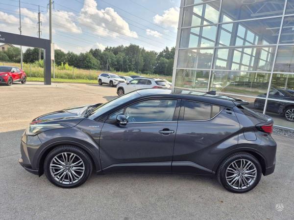 Grey Toyota C-HR 2021 in Panevezys, with an engine capacity of 1.99 L and mileage of 103 thousand km for 19990 €, photo 8 on AUTOMOTO.COM.LV
