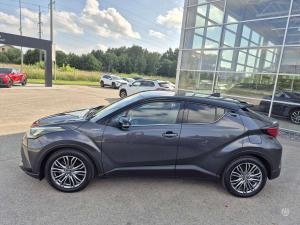 Grey Toyota C-HR 2021 in Panevezys, with an engine capacity of 1.99 L and mileage of 103 thousand km for 19990 €, photo 9 on AUTOMOTO.COM.LV