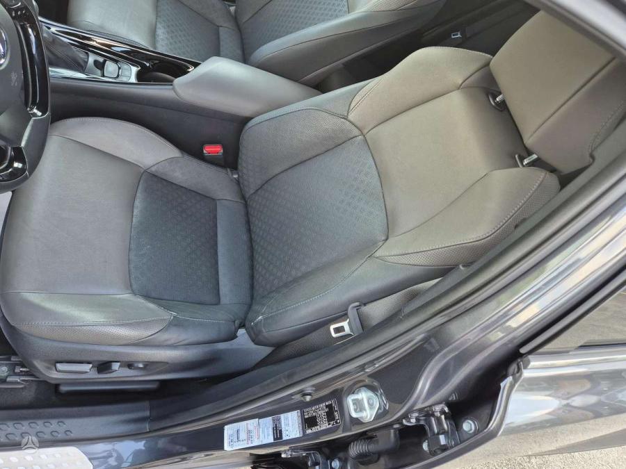 Grey Toyota C-HR 2021 in Panevezys, with an engine capacity of 1.99 L and mileage of 103 thousand km for 19990 €, photo 12 on AUTOMOTO.COM.LV