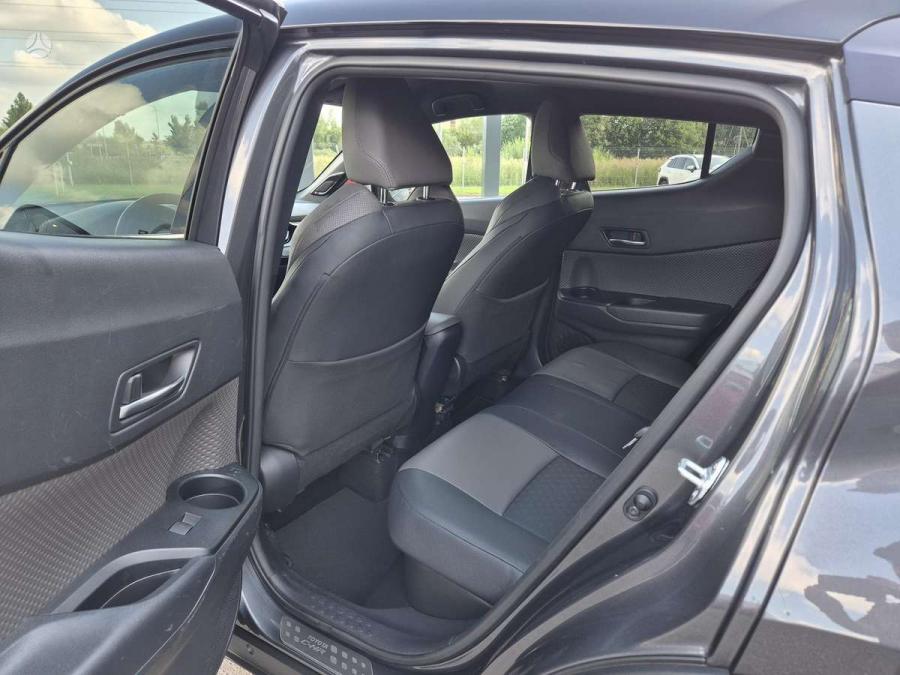 Grey Toyota C-HR 2021 in Panevezys, with an engine capacity of 1.99 L and mileage of 103 thousand km for 19990 €, photo 13 on AUTOMOTO.COM.LV