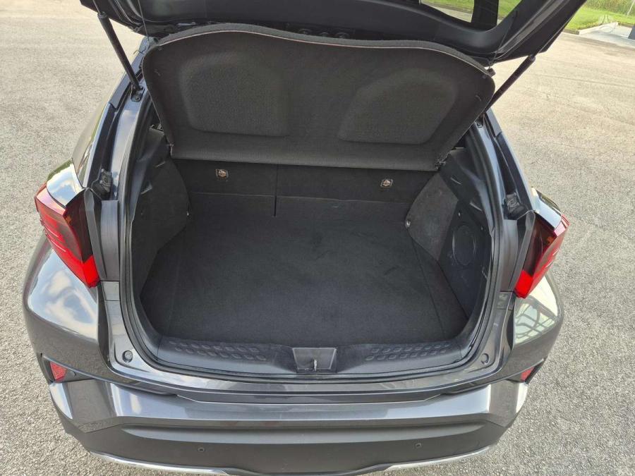 Grey Toyota C-HR 2021 in Panevezys, with an engine capacity of 1.99 L and mileage of 103 thousand km for 19990 €, photo 14 on AUTOMOTO.COM.LV