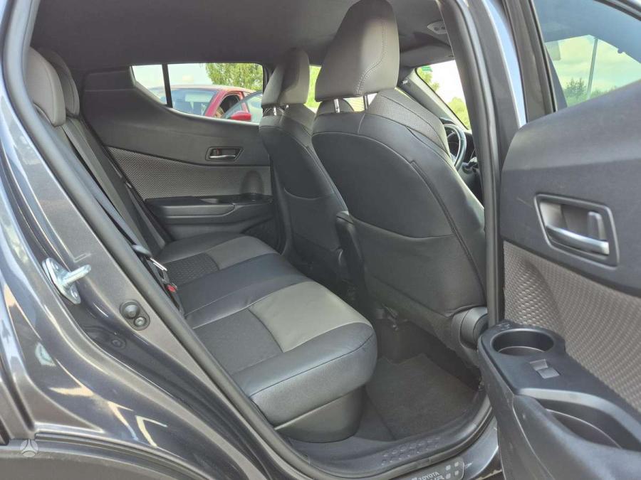 Grey Toyota C-HR 2021 in Panevezys, with an engine capacity of 1.99 L and mileage of 103 thousand km for 19990 €, photo 15 on AUTOMOTO.COM.LV