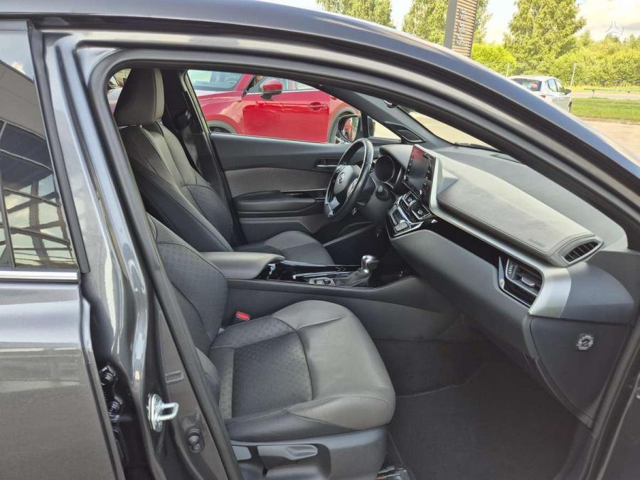 Grey Toyota C-HR 2021 in Panevezys, with an engine capacity of 1.99 L and mileage of 103 thousand km for 19990 €, photo 16 on AUTOMOTO.COM.LV