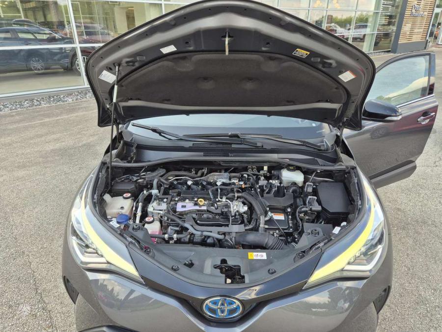 Grey Toyota C-HR 2021 in Panevezys, with an engine capacity of 1.99 L and mileage of 103 thousand km for 19990 €, photo 29 on AUTOMOTO.COM.LV