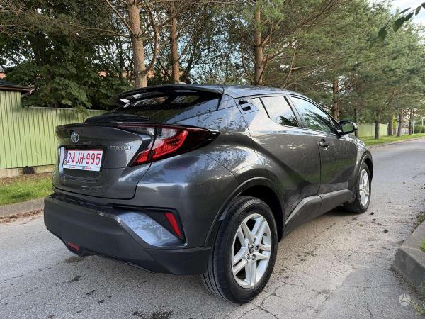 Grey Toyota C-HR 2021 in Kaunas, with an engine capacity of 1.80 L and mileage of 225 thousand km for 13000 €, photo 10 on AUTOMOTO.COM.LV