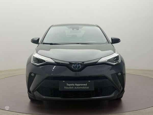 Grey Toyota C-HR 2021 in Panevezys, with an engine capacity of 1.80 L and mileage of 63 thousand km for 23790 €, photo 2 on AUTOMOTO.COM.LV