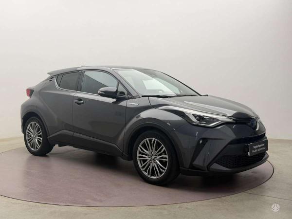 Grey Toyota C-HR 2021 in Panevezys, with an engine capacity of 1.80 L and mileage of 63 thousand km for 23790 €, photo 3 on AUTOMOTO.COM.LV