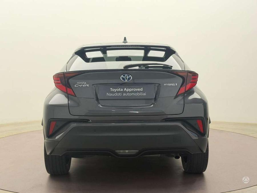 Pelēks Toyota C-HR 2021 Panevēža, ar dzinēja tilpumu 1.80 L un nobraukumu 63 tūkst. km par 23790 €, foto 8 vietnē AUTOMOTO.COM.LV
