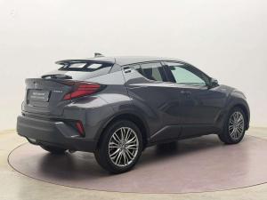 Pelēks Toyota C-HR 2021 Panevēža, ar dzinēja tilpumu 1.80 L un nobraukumu 63 tūkst. km par 23790 €, foto 9 vietnē AUTOMOTO.COM.LV