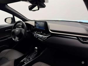 Pelēks Toyota C-HR 2021 Panevēža, ar dzinēja tilpumu 1.80 L un nobraukumu 63 tūkst. km par 23790 €, foto 18 vietnē AUTOMOTO.COM.LV