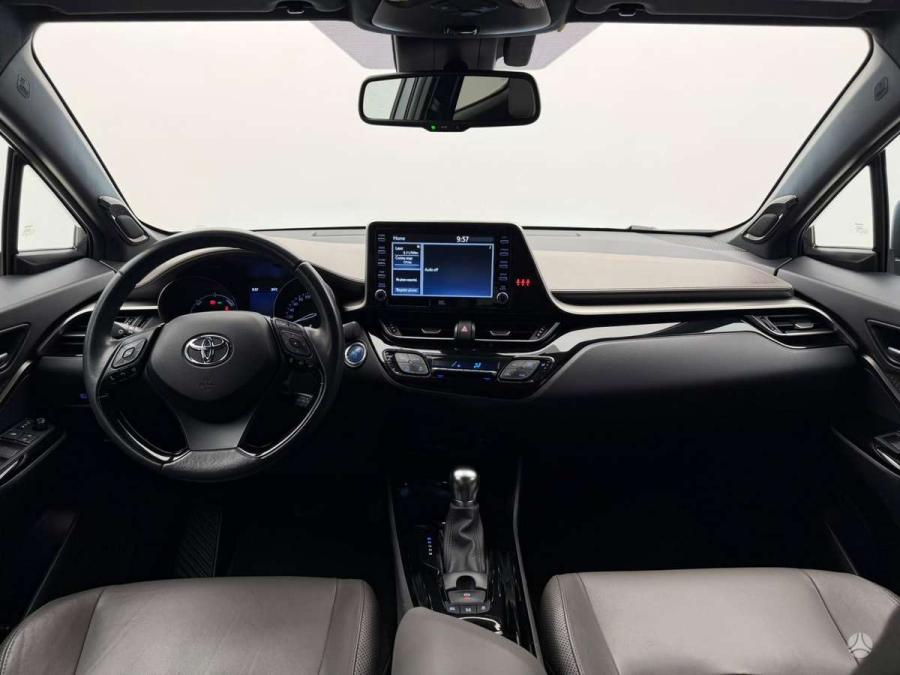 Pelēks Toyota C-HR 2021 Panevēža, ar dzinēja tilpumu 1.80 L un nobraukumu 63 tūkst. km par 23790 €, foto 19 vietnē AUTOMOTO.COM.LV