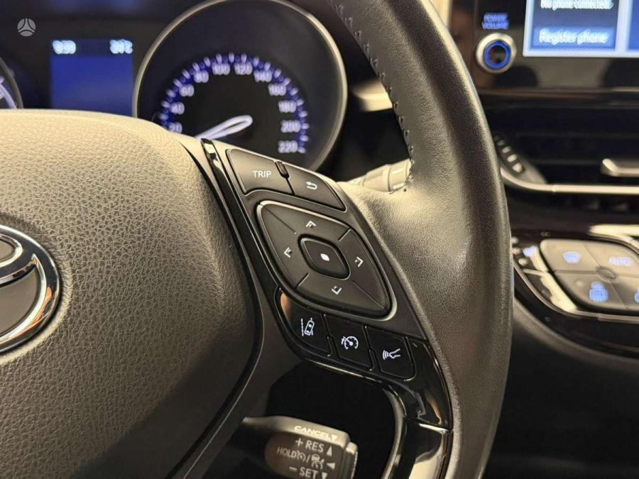 Pelēks Toyota C-HR 2021 Panevēža, ar dzinēja tilpumu 1.80 L un nobraukumu 63 tūkst. km par 23790 €, foto 22 vietnē AUTOMOTO.COM.LV