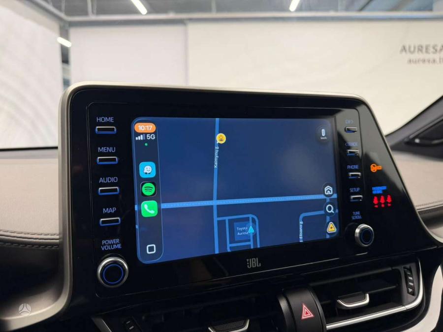 Pelēks Toyota C-HR 2021 Panevēža, ar dzinēja tilpumu 1.80 L un nobraukumu 63 tūkst. km par 23790 €, foto 29 vietnē AUTOMOTO.COM.LV