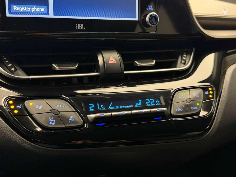 Pelēks Toyota C-HR 2021 Panevēža, ar dzinēja tilpumu 1.80 L un nobraukumu 63 tūkst. km par 23790 €, foto 32 vietnē AUTOMOTO.COM.LV