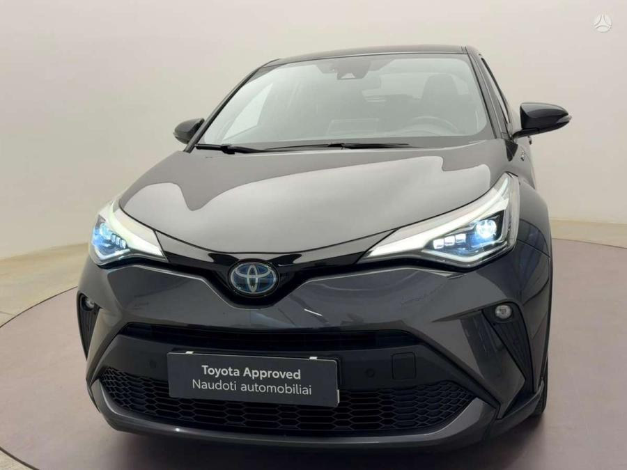 Pelēks Toyota C-HR 2021 Panevēža, ar dzinēja tilpumu 1.80 L un nobraukumu 63 tūkst. km par 23790 €, foto 37 vietnē AUTOMOTO.COM.LV