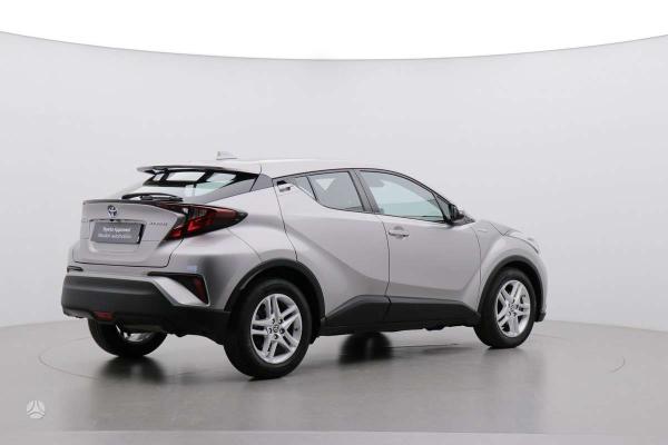 Grey Toyota C-HR 2021 in Vilnius, with an engine capacity of 1.80 L and mileage of 91 thousand km for 23900 €, photo 3 on AUTOMOTO.COM.LV