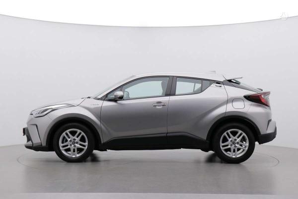 Grey Toyota C-HR 2021 in Vilnius, with an engine capacity of 1.80 L and mileage of 91 thousand km for 23900 €, photo 4 on AUTOMOTO.COM.LV