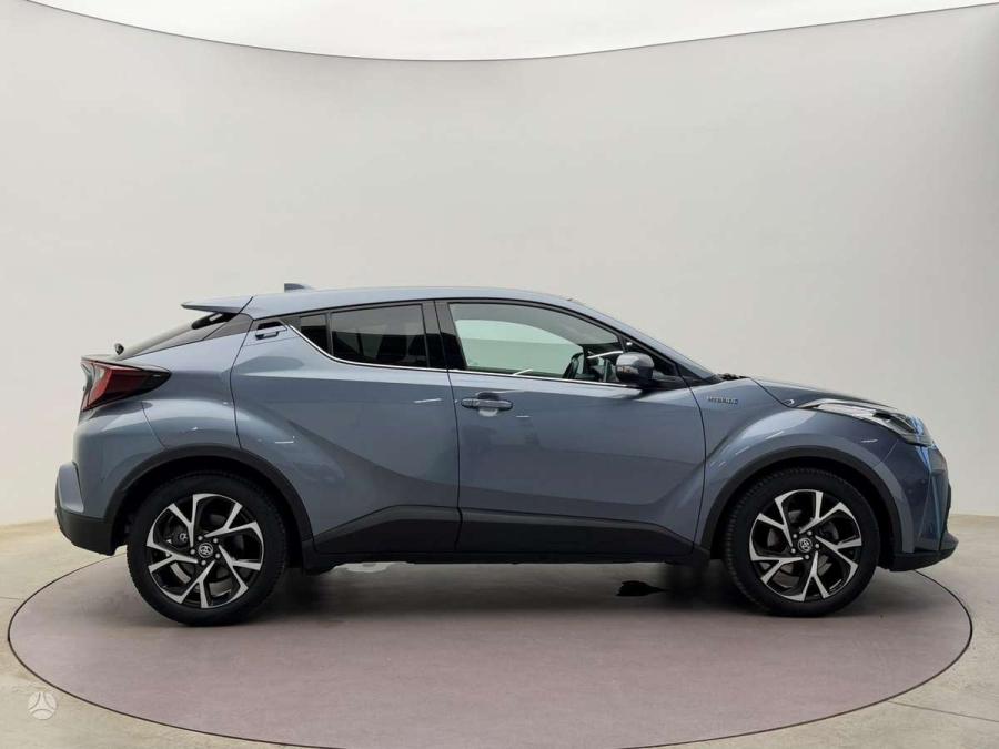 Pelēks Toyota C-HR 2021 Panevēža, ar dzinēja tilpumu 1.99 L un nobraukumu 129 tūkst. km par 21590 €, foto 5 vietnē AUTOMOTO.COM.LV