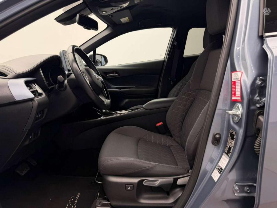 Pelēks Toyota C-HR 2021 Panevēža, ar dzinēja tilpumu 1.99 L un nobraukumu 129 tūkst. km par 21590 €, foto 10 vietnē AUTOMOTO.COM.LV