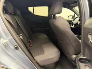 Pelēks Toyota C-HR 2021 Panevēža, ar dzinēja tilpumu 1.99 L un nobraukumu 129 tūkst. km par 21590 €, foto 15 vietnē AUTOMOTO.COM.LV