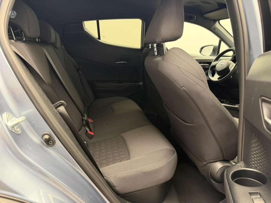 Pelēks Toyota C-HR 2021 Panevēža, ar dzinēja tilpumu 1.99 L un nobraukumu 129 tūkst. km par 21590 €, foto 15 vietnē AUTOMOTO.COM.LV