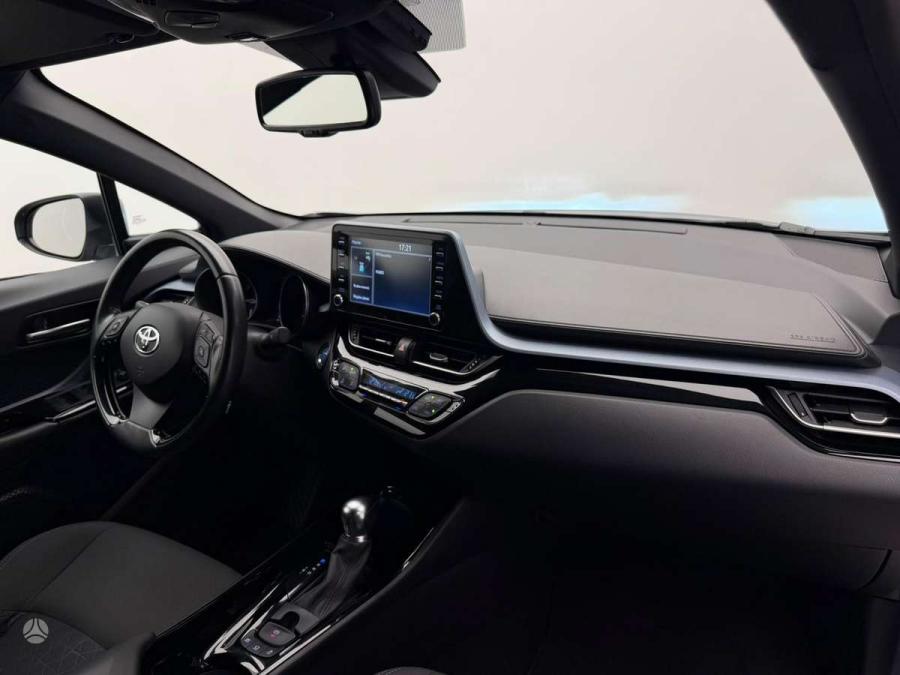 Pelēks Toyota C-HR 2021 Panevēža, ar dzinēja tilpumu 1.99 L un nobraukumu 129 tūkst. km par 21590 €, foto 18 vietnē AUTOMOTO.COM.LV