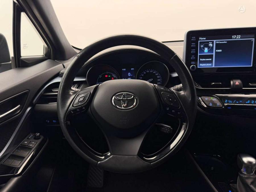 Pelēks Toyota C-HR 2021 Panevēža, ar dzinēja tilpumu 1.99 L un nobraukumu 129 tūkst. km par 21590 €, foto 20 vietnē AUTOMOTO.COM.LV
