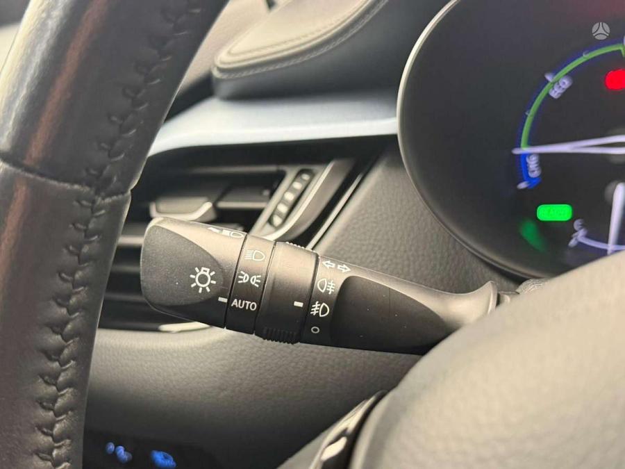 Pelēks Toyota C-HR 2021 Panevēža, ar dzinēja tilpumu 1.99 L un nobraukumu 129 tūkst. km par 21590 €, foto 24 vietnē AUTOMOTO.COM.LV