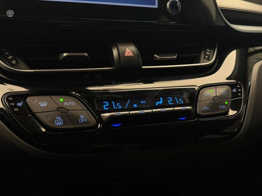Pelēks Toyota C-HR 2021 Panevēža, ar dzinēja tilpumu 1.99 L un nobraukumu 129 tūkst. km par 21590 €, foto 32 vietnē AUTOMOTO.COM.LV