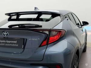 Pelēks Toyota C-HR 2021 Panevēža, ar dzinēja tilpumu 1.99 L un nobraukumu 129 tūkst. km par 21590 €, foto 38 vietnē AUTOMOTO.COM.LV