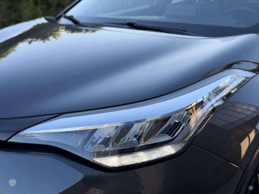 Серый Тойота C-HR 2021 в Вильнюс, объемом двигателя 1.80 л и пробегом 176 тыс. км за 16950 €, фото 10 на AUTOMOTO.COM.LV