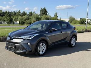 Pelēks Toyota C-HR 2021 Panevēža, ar dzinēja tilpumu 1.80 L un nobraukumu 54 tūkst. km par 17900 €, foto  vietnē AUTOMOTO.COM.LV