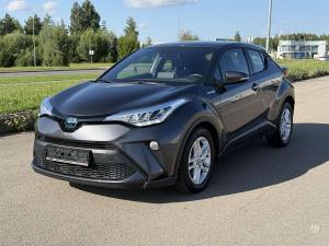 Grey Toyota C-HR 2021 in Panevezys, with an engine capacity of 1.80 L and mileage of 54 thousand km for 17900 €, photo 3 on AUTOMOTO.COM.LV