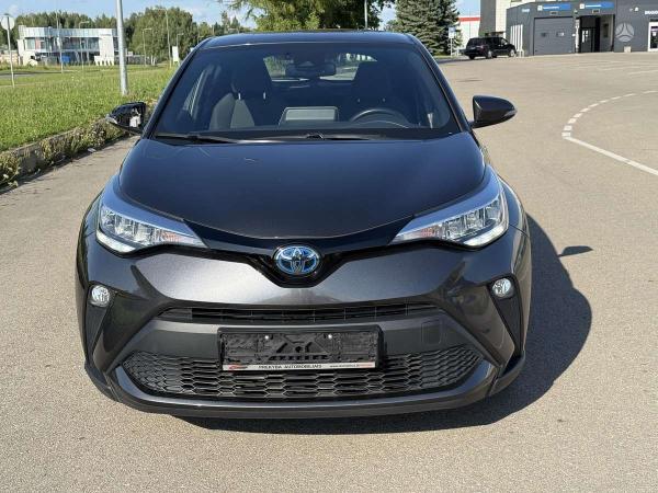 Pelēks Toyota C-HR 2021 Panevēža, ar dzinēja tilpumu 1.80 L un nobraukumu 54 tūkst. km par 17900 €, foto 4 vietnē AUTOMOTO.COM.LV