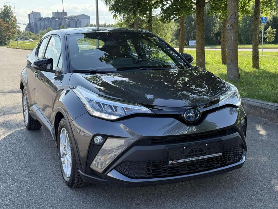 Grey Toyota C-HR 2021 in Panevezys, with an engine capacity of 1.80 L and mileage of 54 thousand km for 17900 €, photo 7 on AUTOMOTO.COM.LV
