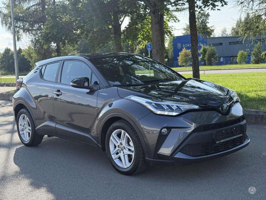 Grey Toyota C-HR 2021 in Panevezys, with an engine capacity of 1.80 L and mileage of 54 thousand km for 17900 €, photo 9 on AUTOMOTO.COM.LV