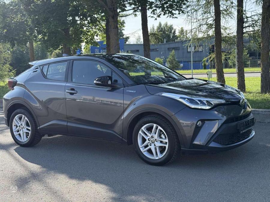 Grey Toyota C-HR 2021 in Panevezys, with an engine capacity of 1.80 L and mileage of 54 thousand km for 17900 €, photo 10 on AUTOMOTO.COM.LV