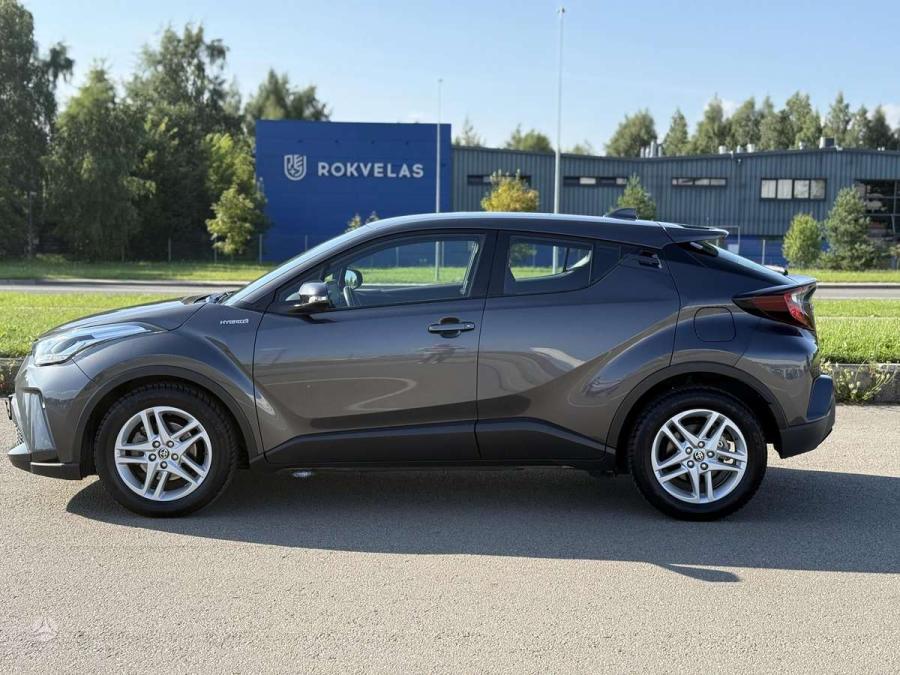 Grey Toyota C-HR 2021 in Panevezys, with an engine capacity of 1.80 L and mileage of 54 thousand km for 17900 €, photo 12 on AUTOMOTO.COM.LV