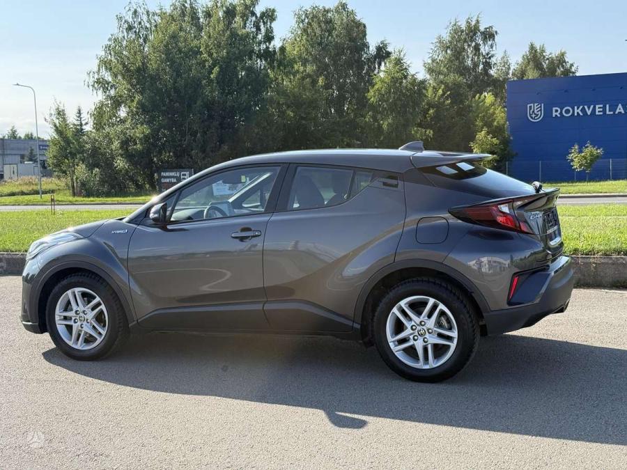 Grey Toyota C-HR 2021 in Panevezys, with an engine capacity of 1.80 L and mileage of 54 thousand km for 17900 €, photo 13 on AUTOMOTO.COM.LV