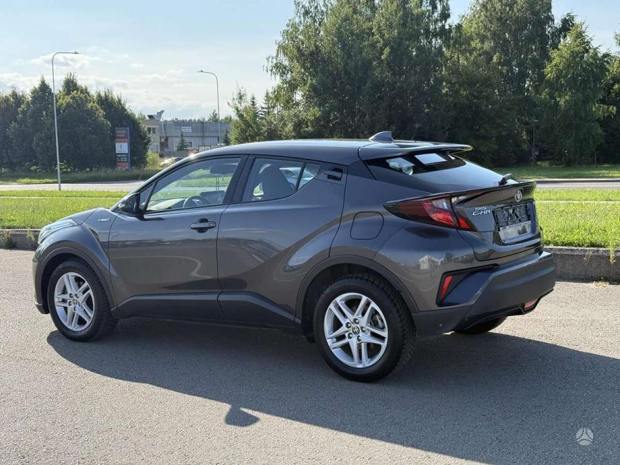 Grey Toyota C-HR 2021 in Panevezys, with an engine capacity of 1.80 L and mileage of 54 thousand km for 17900 €, photo 14 on AUTOMOTO.COM.LV