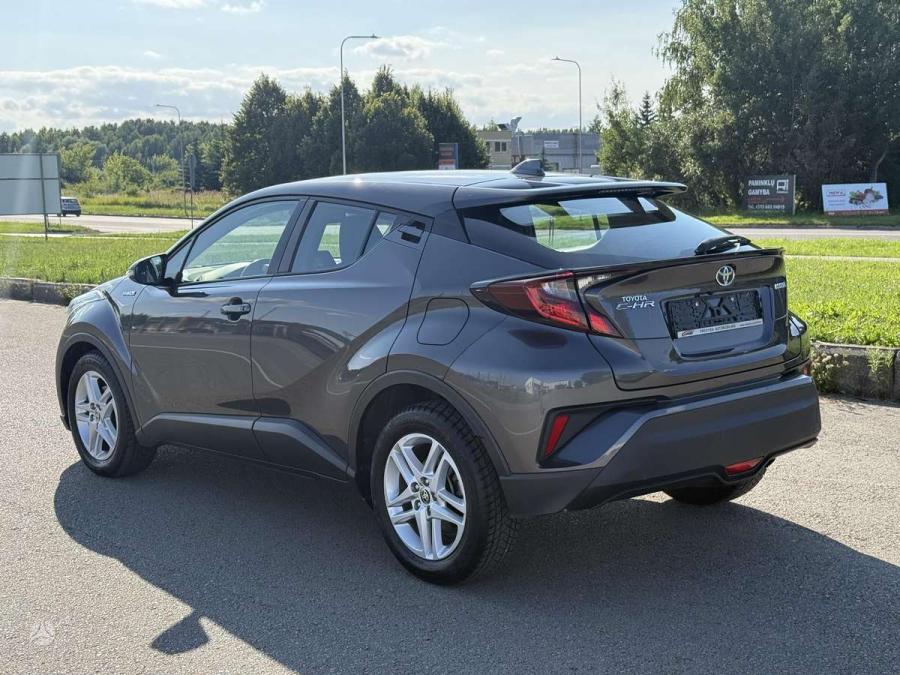 Grey Toyota C-HR 2021 in Panevezys, with an engine capacity of 1.80 L and mileage of 54 thousand km for 17900 €, photo 15 on AUTOMOTO.COM.LV