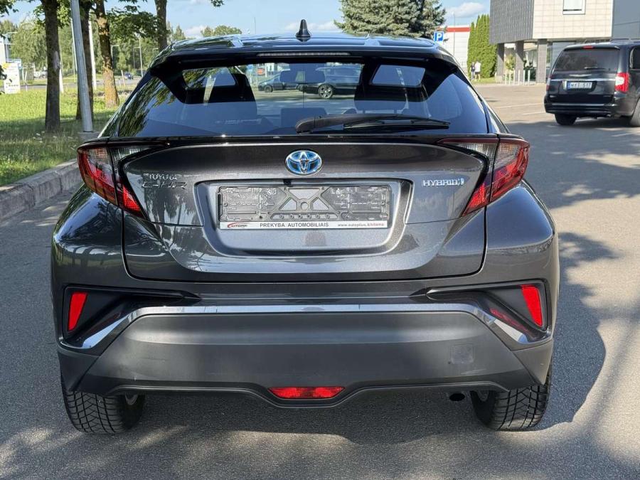 Grey Toyota C-HR 2021 in Panevezys, with an engine capacity of 1.80 L and mileage of 54 thousand km for 17900 €, photo 17 on AUTOMOTO.COM.LV
